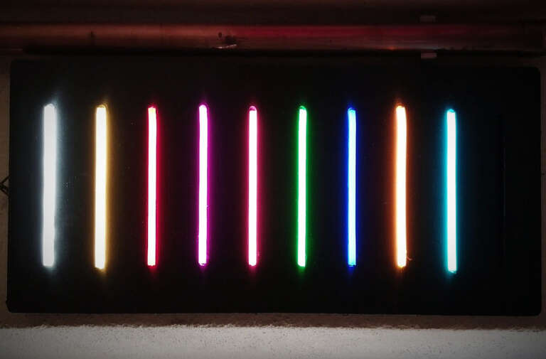 Scritte LED personalizzate: regala una scritta luminosa da parete.